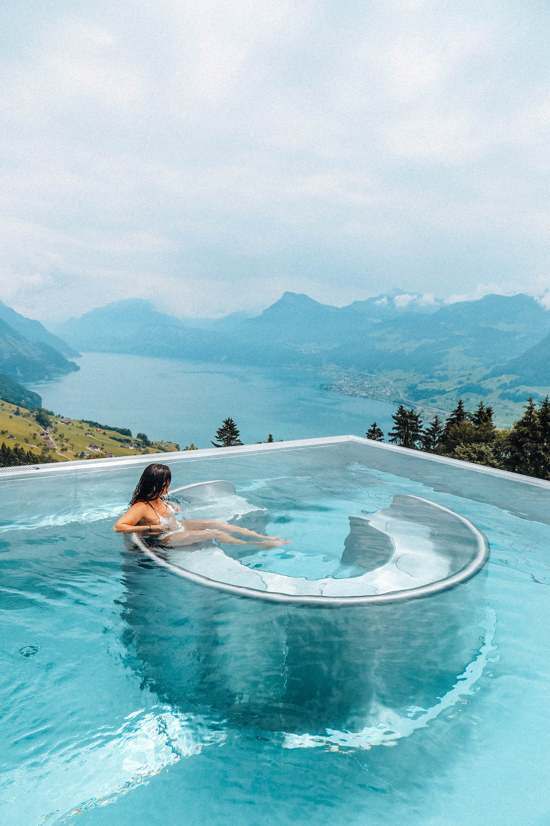 How To Take Amazing Photos When Traveling Alone Jaleh Michelle how-to-take-amazing-photos-when-traveling-alone-jaleh-michelle